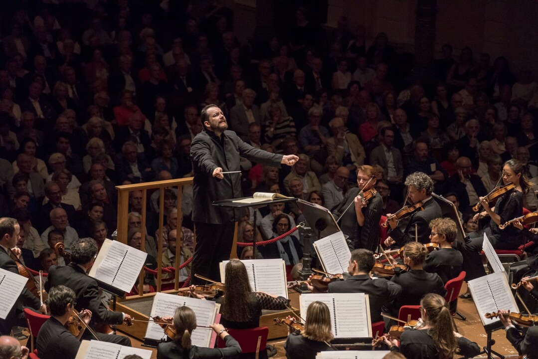 Exploring the Intricacies of Orchestral Conducting: A Comprehensive ...